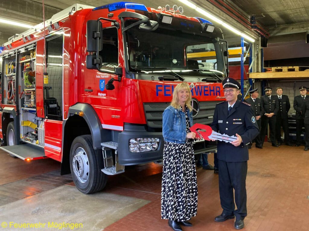Übergabe des neuen Löschfahrzeuges an die Freiwillige Feuerwehr ...